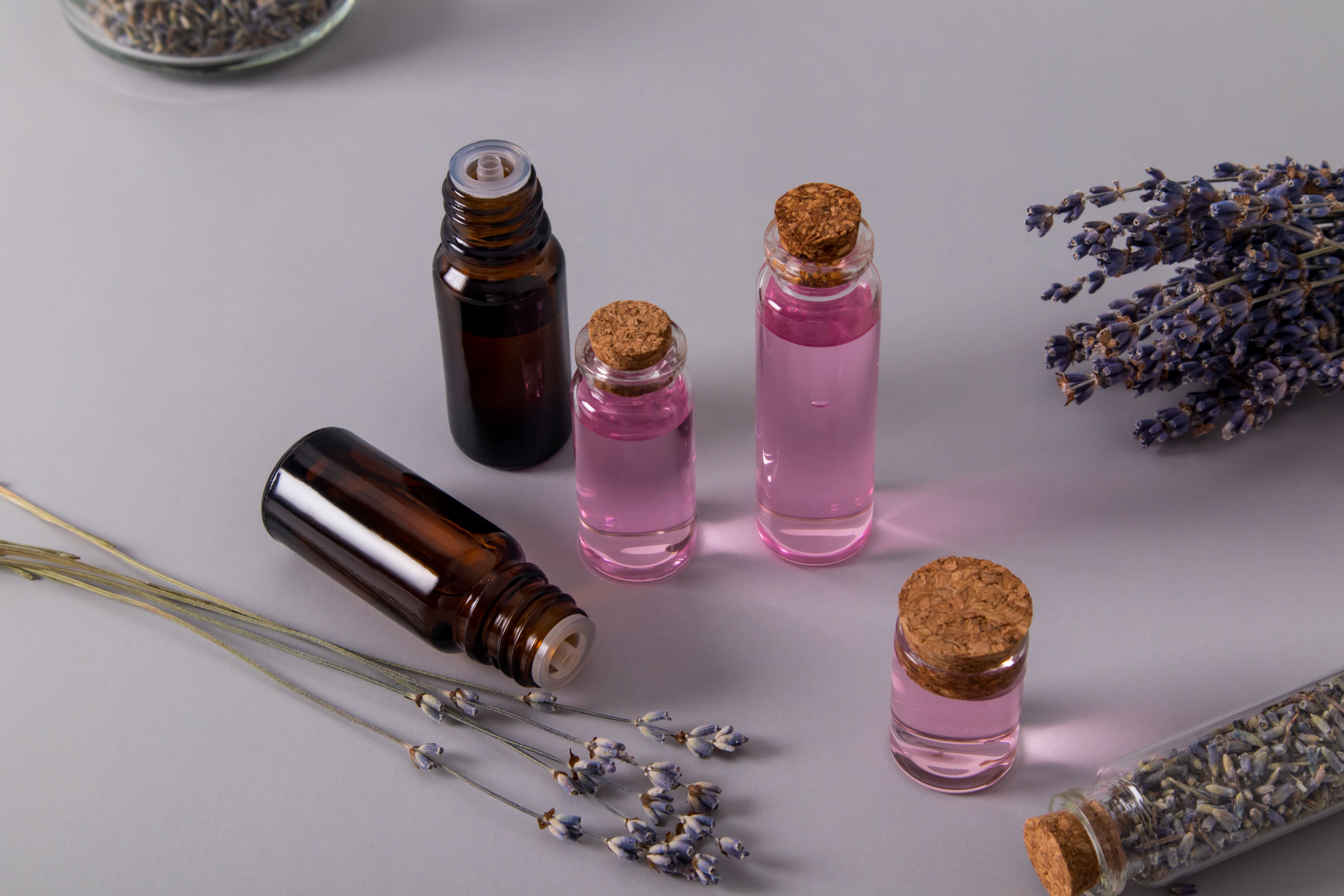 Fragrance Oil vs Essential Oil: How to Choose and Use Them Effectively